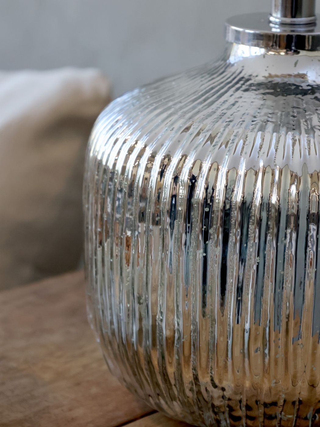 Lampe aus Glas mit Rillen / Chic Antique , Lampen, Beleuchtung ...